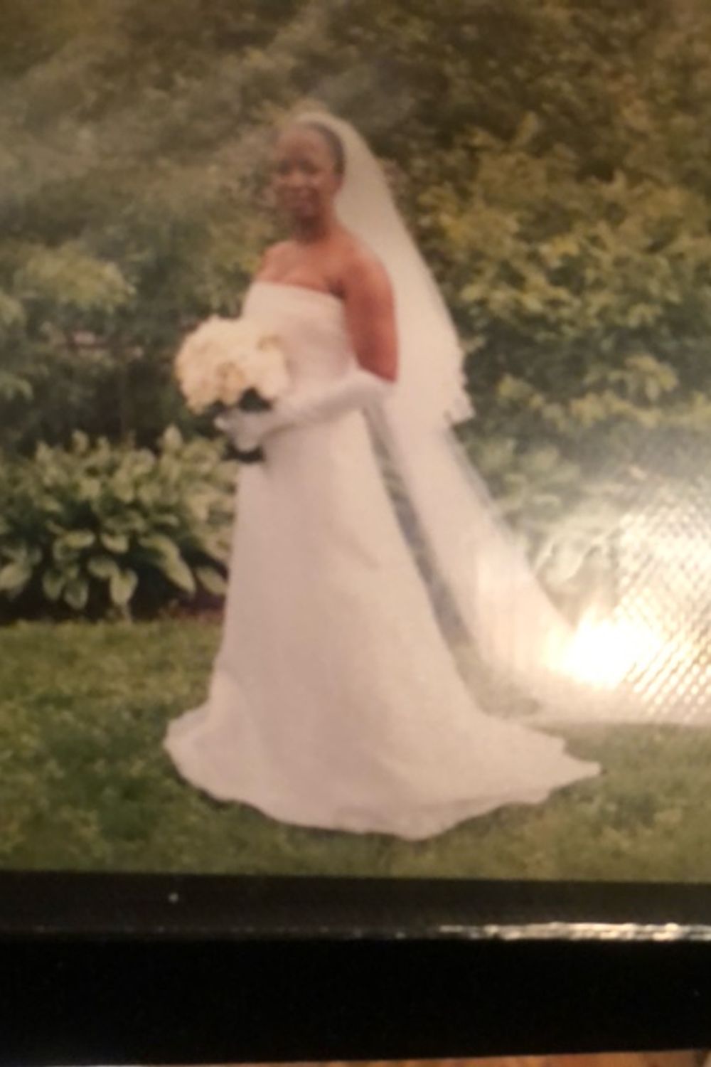 Sample Vera Wang Strapless, Classic, A-Line Wedding Dress